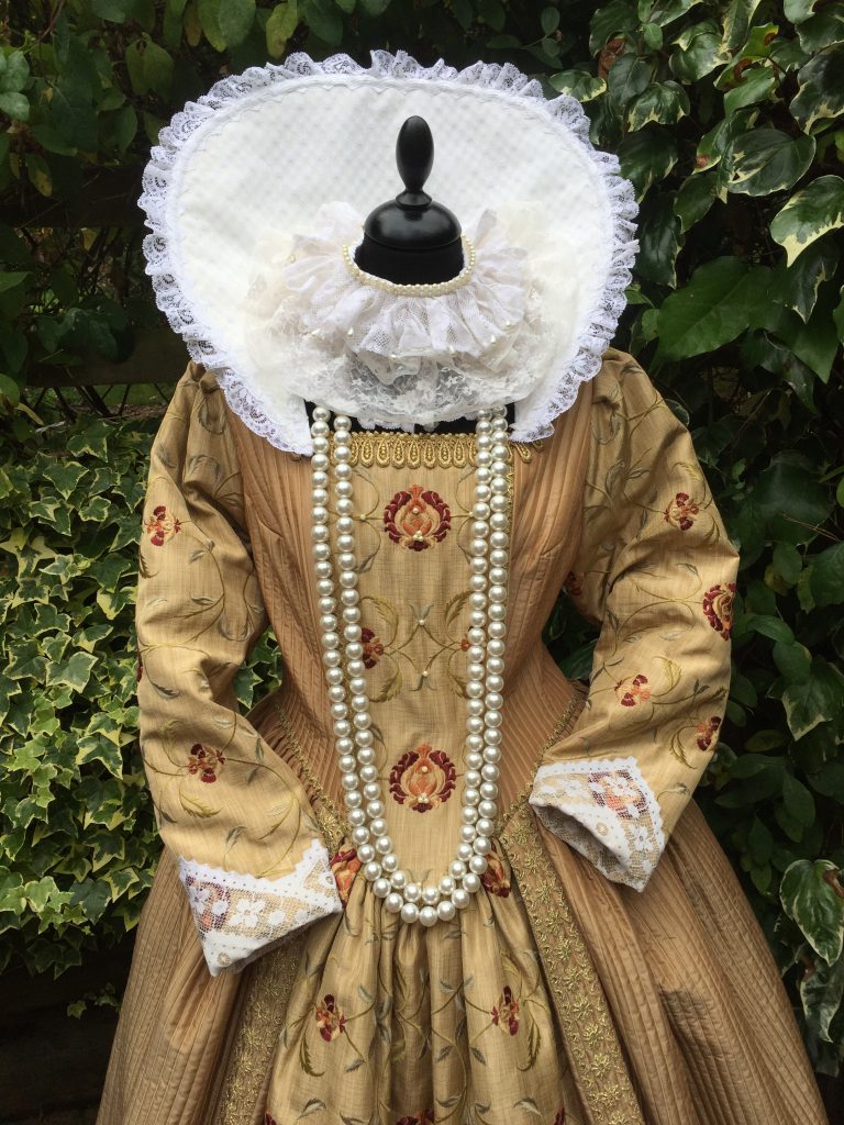 Masquerade queen elizabeth - Masquerade