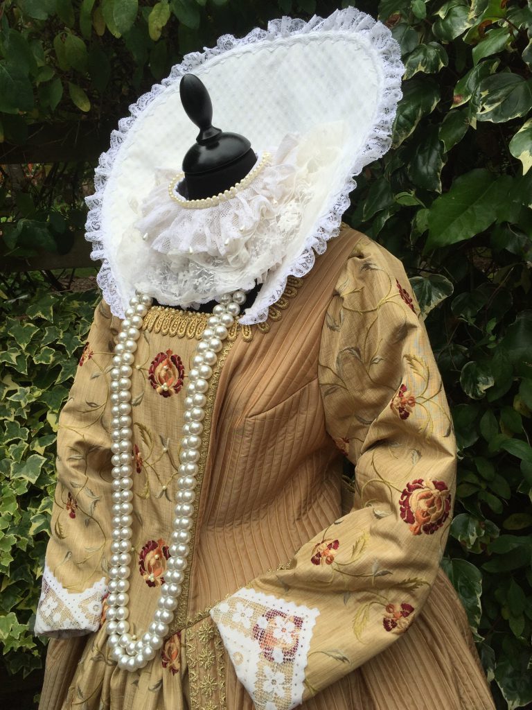 Masquerade queen elizabeth - Masquerade