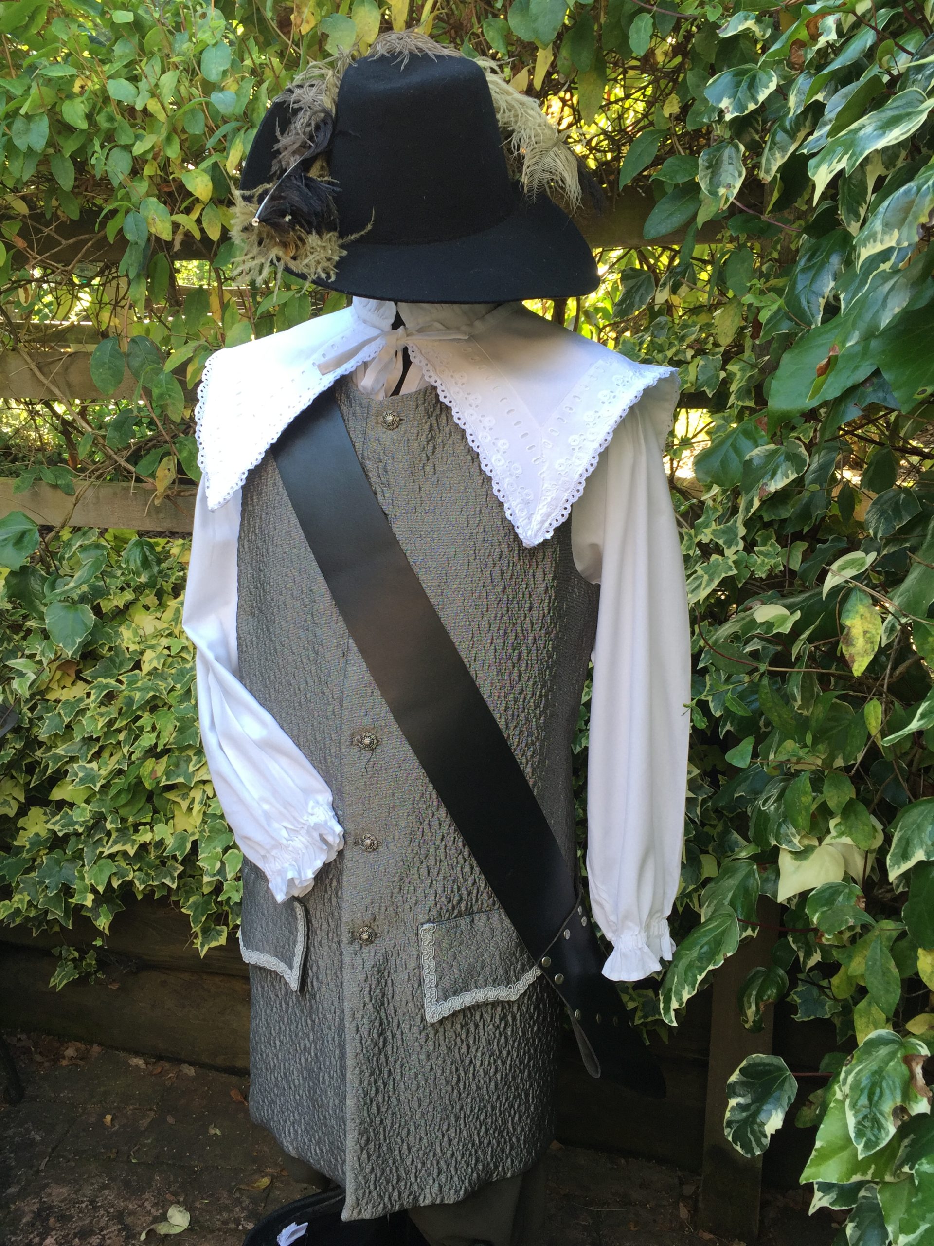 Masquerade Gents Grey Musketeer Costume For Hire. The Three Musketeers